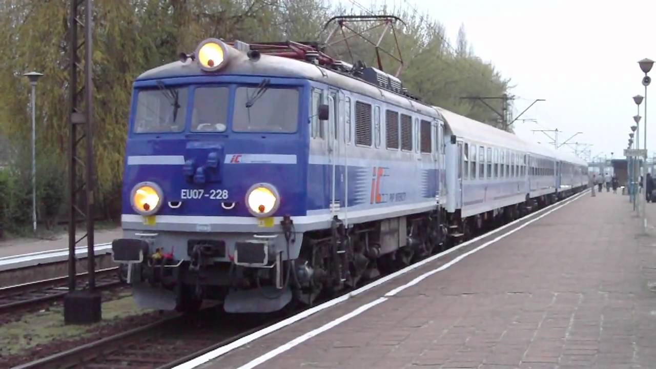 Trains / Pociągi Eurocity Intercity TLK w Koninie EU07 EP09 EP07 - YouTube