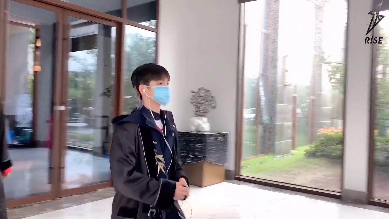 【官博】今日花絮 五顏六色的R1SE《周震南 Vin Zhou Channel》 - YouTube