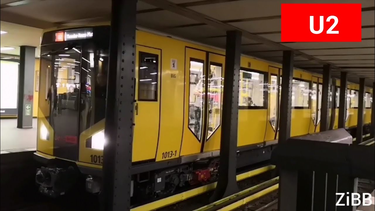 U-Bahn Berlin: U2 BVG in Richtung Theodor-Heuss-Platz im Bahnhof ...