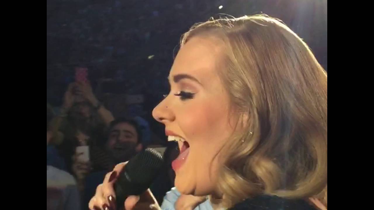 Adele's entry at Arena in Verona 28/05/2016 - YouTube