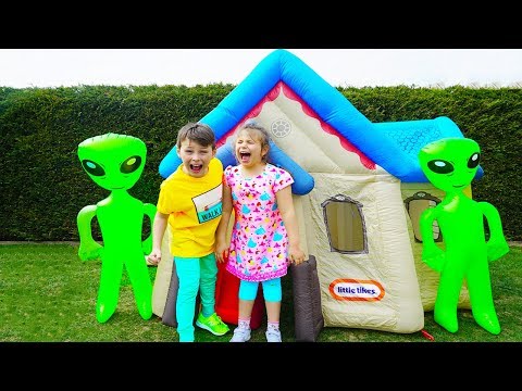 Ali and Adriana toy aliens adventures