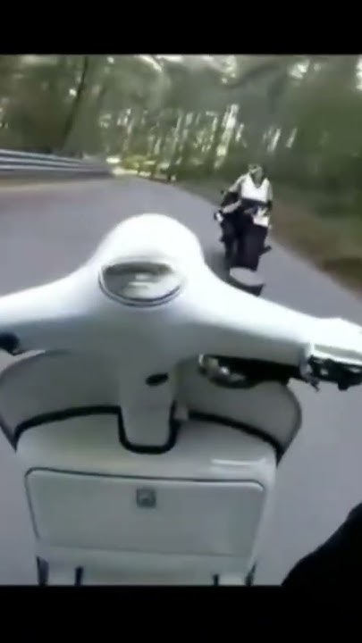Crazy #Vespa. #holavespistas - YouTube