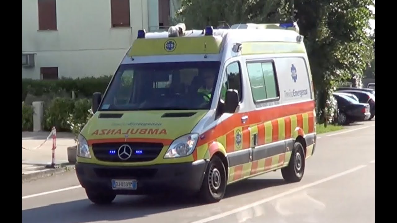 Ambulanza SUEM 118 Treviso [141] - Italian ambulance responding - YouTube