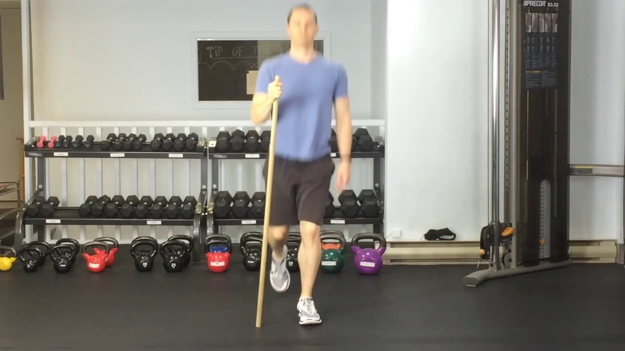 Alt Reverse Lunges | Exercise Library - YouTube