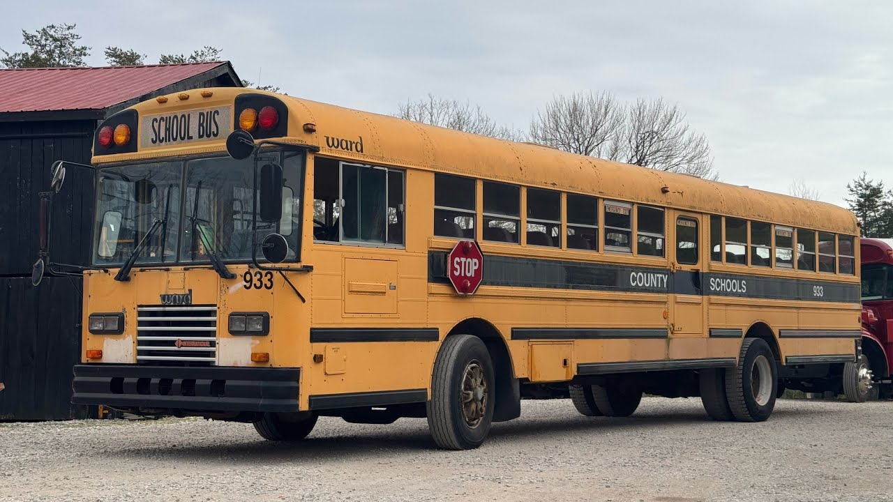 1992 Ward Senator - Bus #933 - YouTube