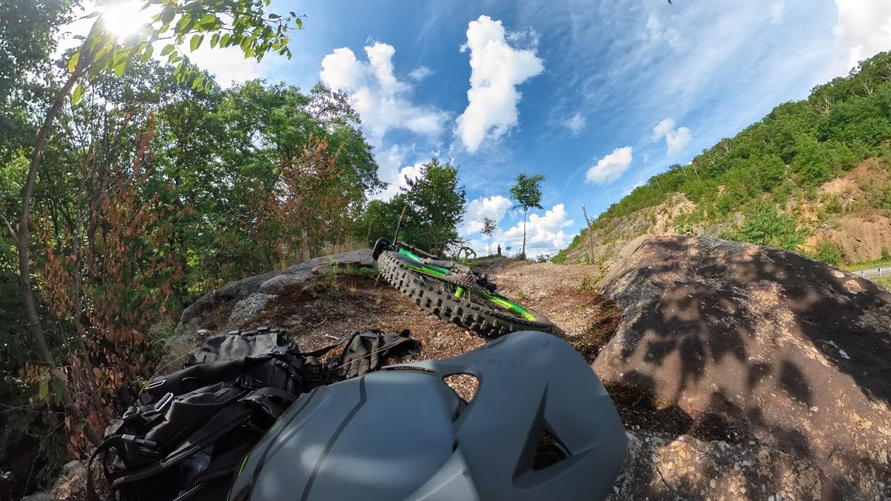 Downhill MTB Sugar Notch Ridgetrail - YouTube