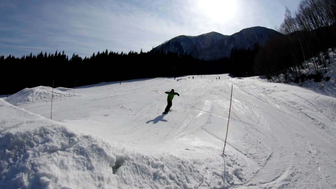 Snowboard trick backside rodeo 540 - YouTube