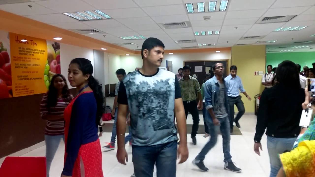 IBM SAARANG Flashmob & Fashion Mob @ Mindspace 2016 - YouTube