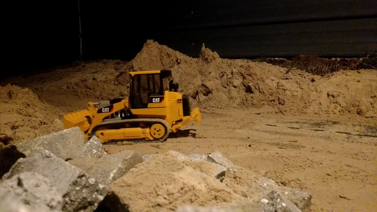 RC Cat 963 track loader - YouTube