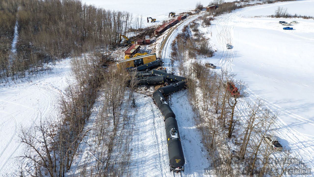 Freight Train Derailment Aftermath near St Albert, Alberta on the CN Westlock Subdivision! - YouTube