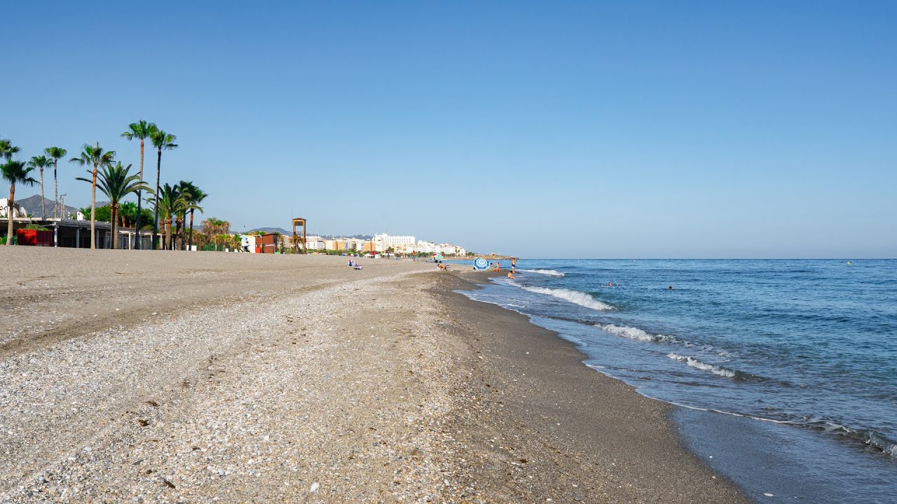 Playa El Playazo en Nerja, Málaga - YouTube