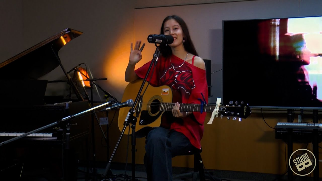 Clara Smallman Live W/ Studio B - YouTube