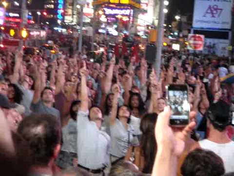 Friends with Benefits Filming NYC flash Mob scene - Times Square w ...