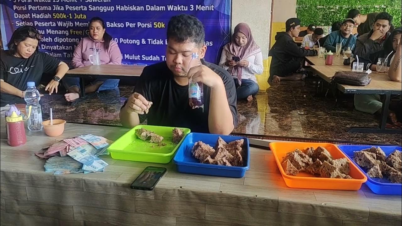 SANG JUARA MAKAN NASI GORENG 3KG IKUTAN CHALLENGE BAKSO BAGOES - YouTube