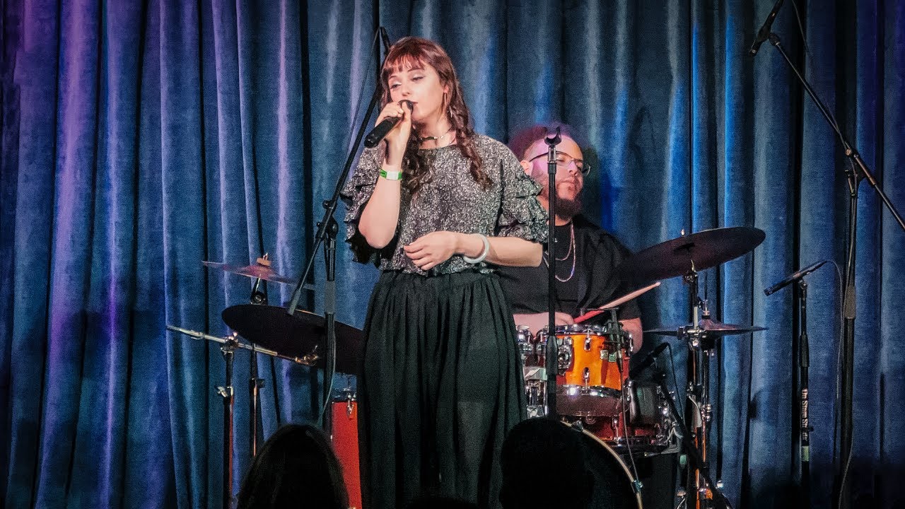 "Chasing Cars" by Dana Simone (live My Father's Place 03.05.20) - YouTube