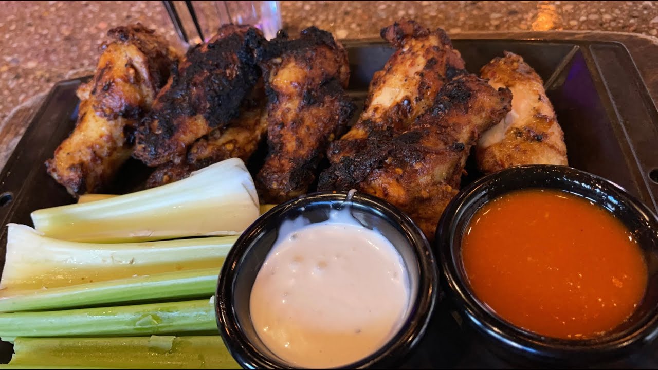 Best wings in Vegas!!! Nacho Daddy’s!! - YouTube