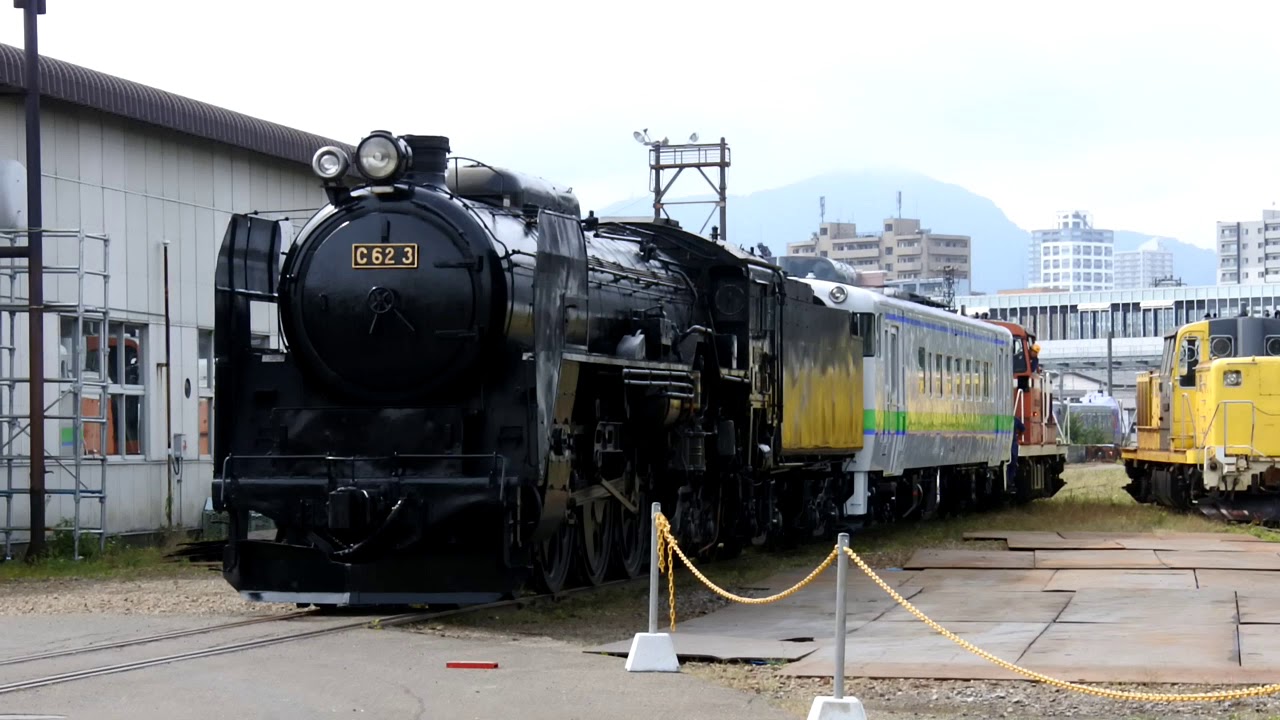 JR苗穂工場一般公開2019 蒸気機関車「C62 3」の牽引運転 - YouTube