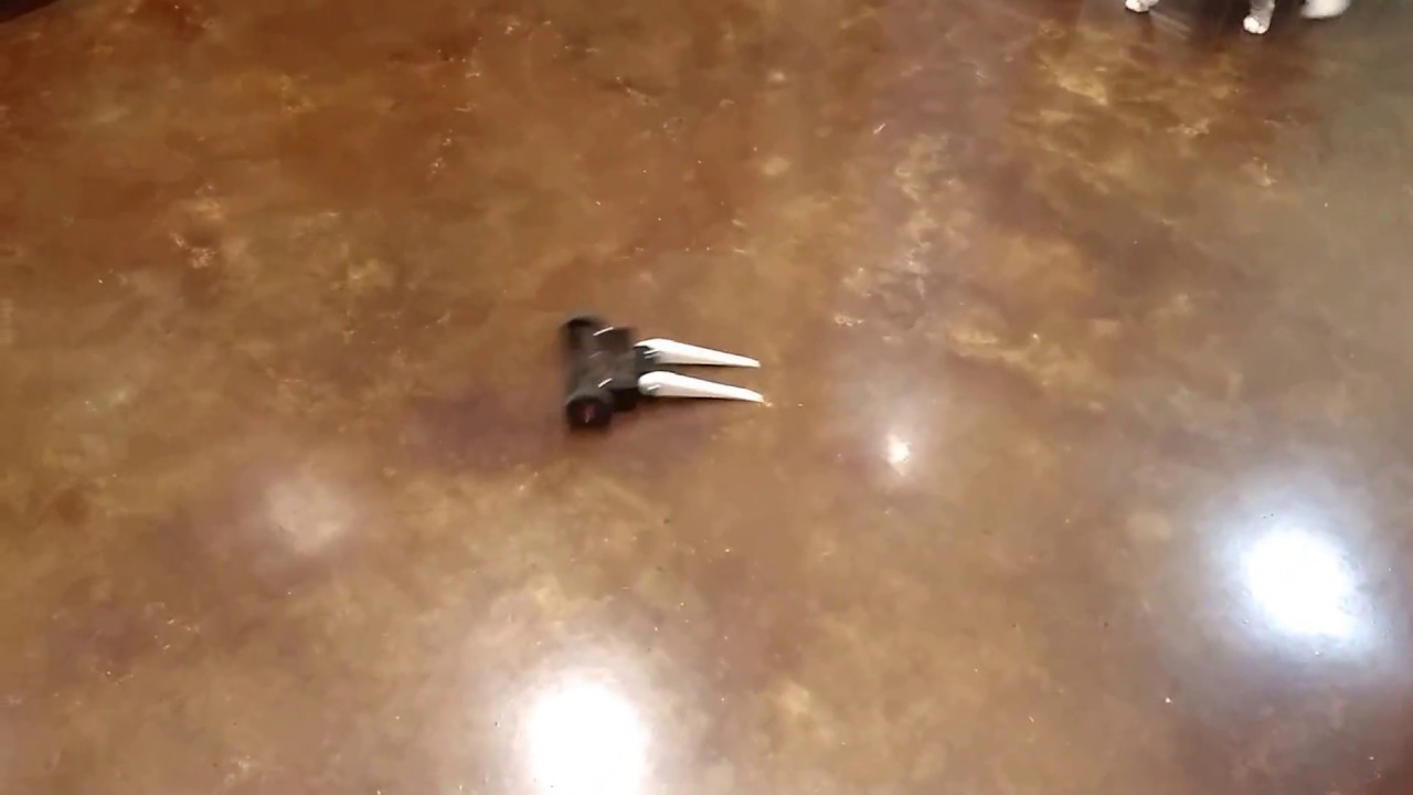 Articulating wedge ant weight combat robot - YouTube