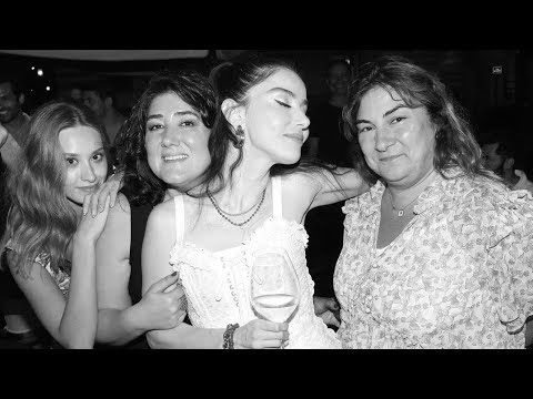 Özge gürel Oya aydoğan ve Akrabalarında yepyeni bir foto @dizicibayan3366