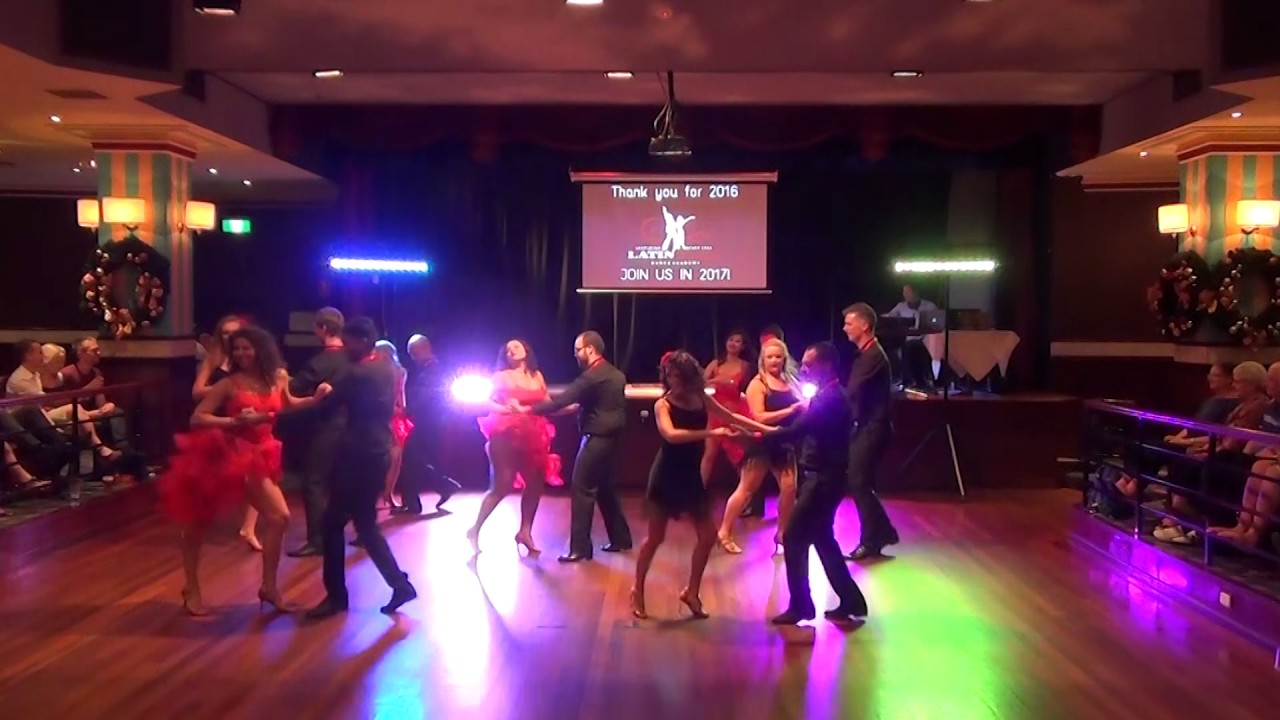 Beginners Salsa at the 2016 Latin Motion Concert - YouTube