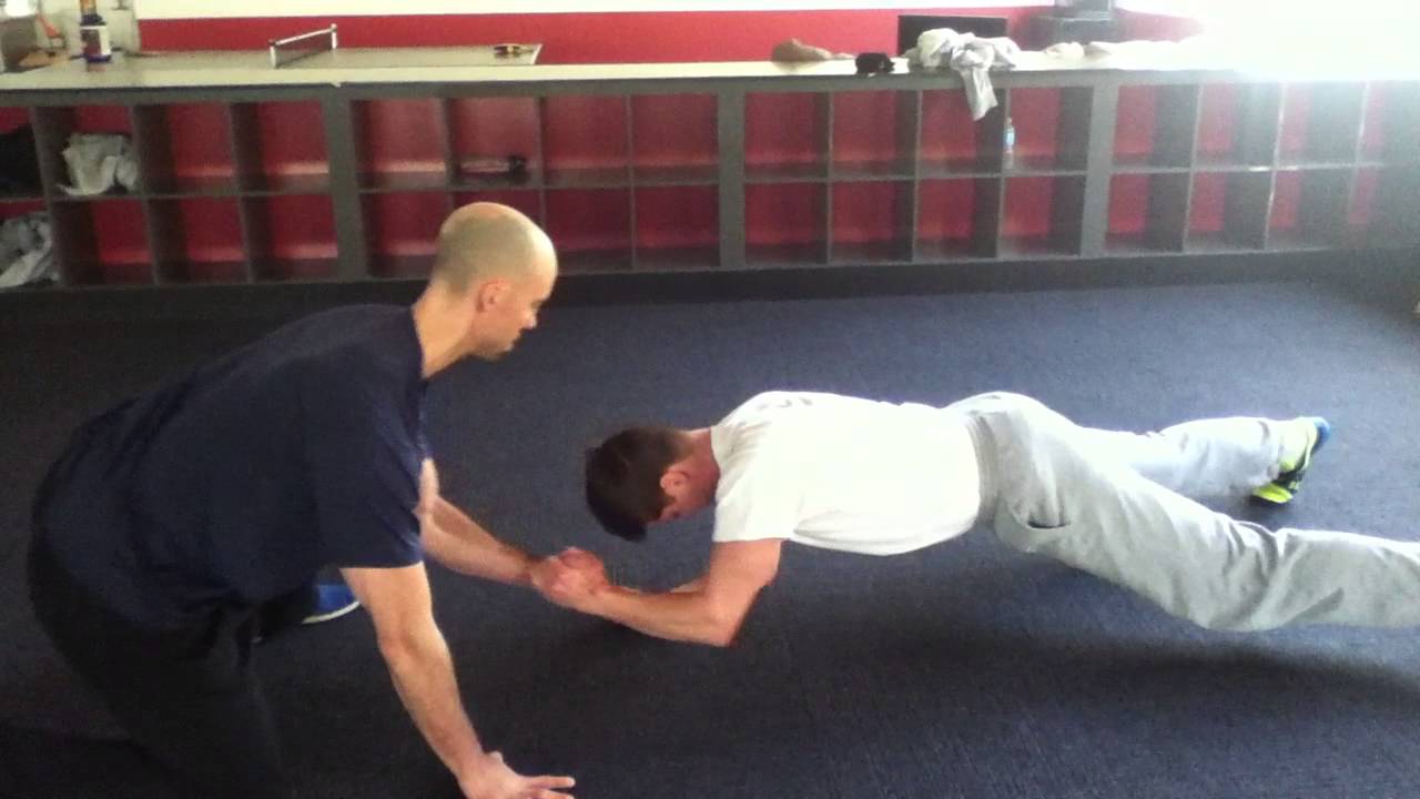 Prone Plank Push-Pull - YouTube