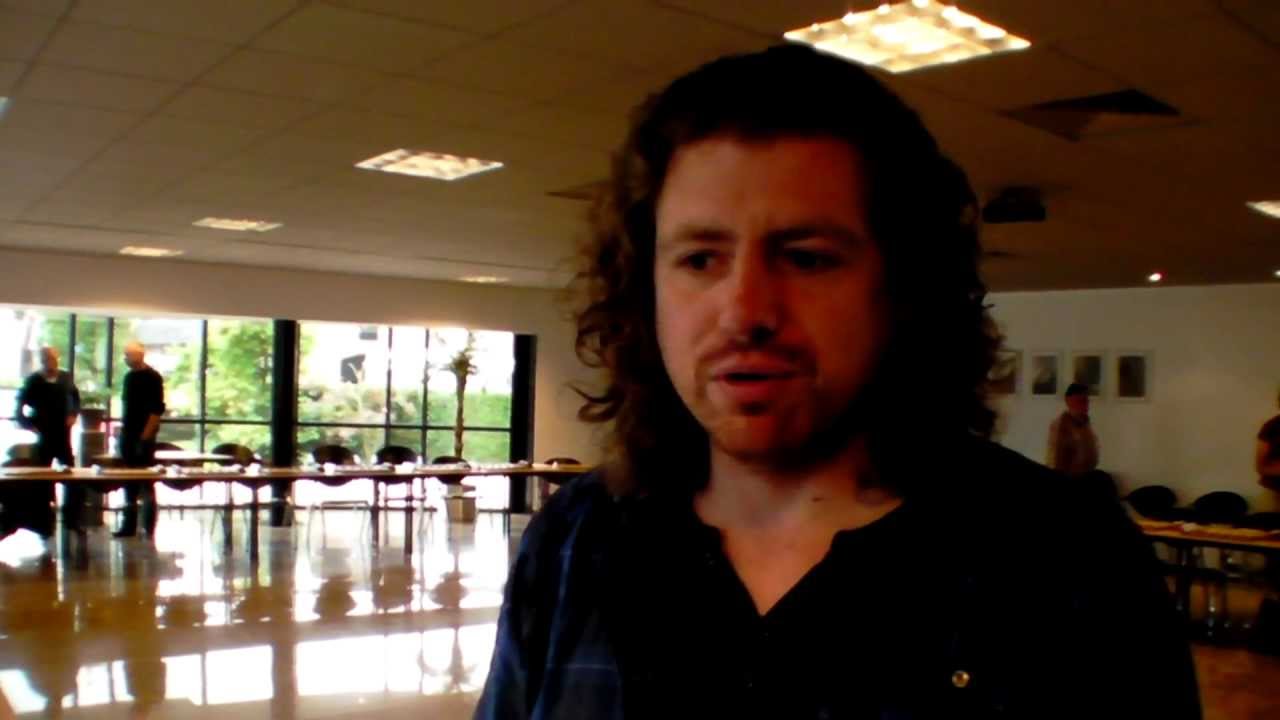 Wereldrecord kloksimultaandammen van Marino Barkel - YouTube
