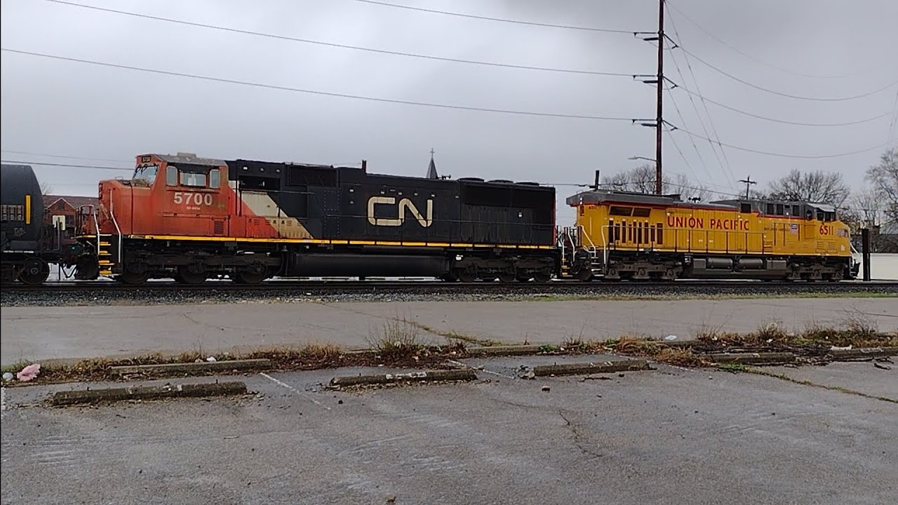 UP 6511 and CN 5700 lead NS M43 Manifest Train SB at Hamilton, OH - YouTube