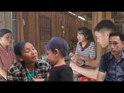 Nam was told by his girlfriend’s mother to stay away, so Hoi helped Thu with gardening.