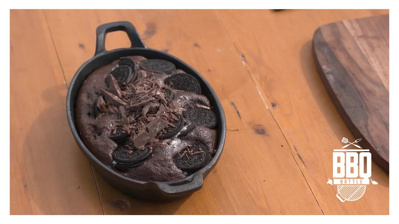 Chocolade Oreo Cake maken op de BBQ | BBQ Battle - YouTube