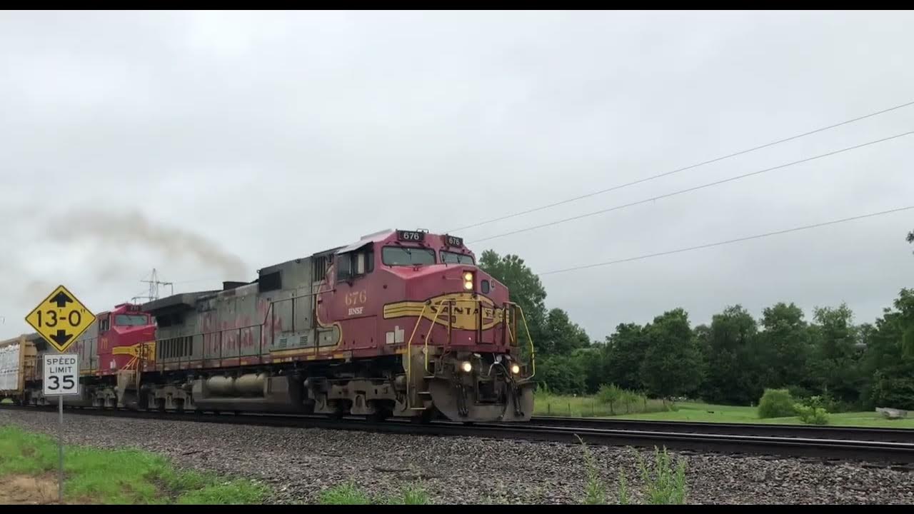 Santa Fe warbonnet Dash 9 - YouTube