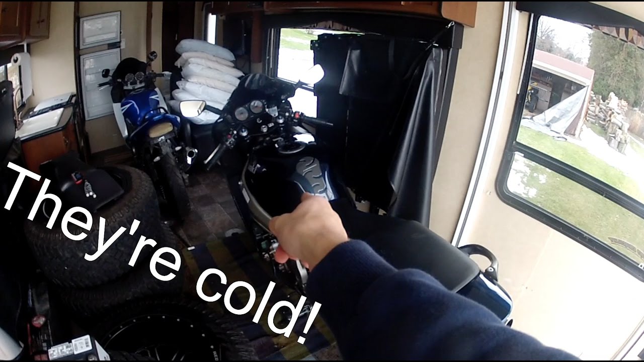 Cold Starting My Carbureted Street Bikes - YouTube
