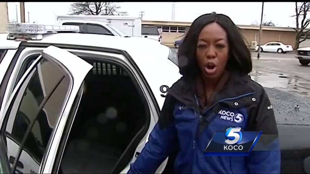 El Reno officer saves pursuit suspect's injured dog - YouTube