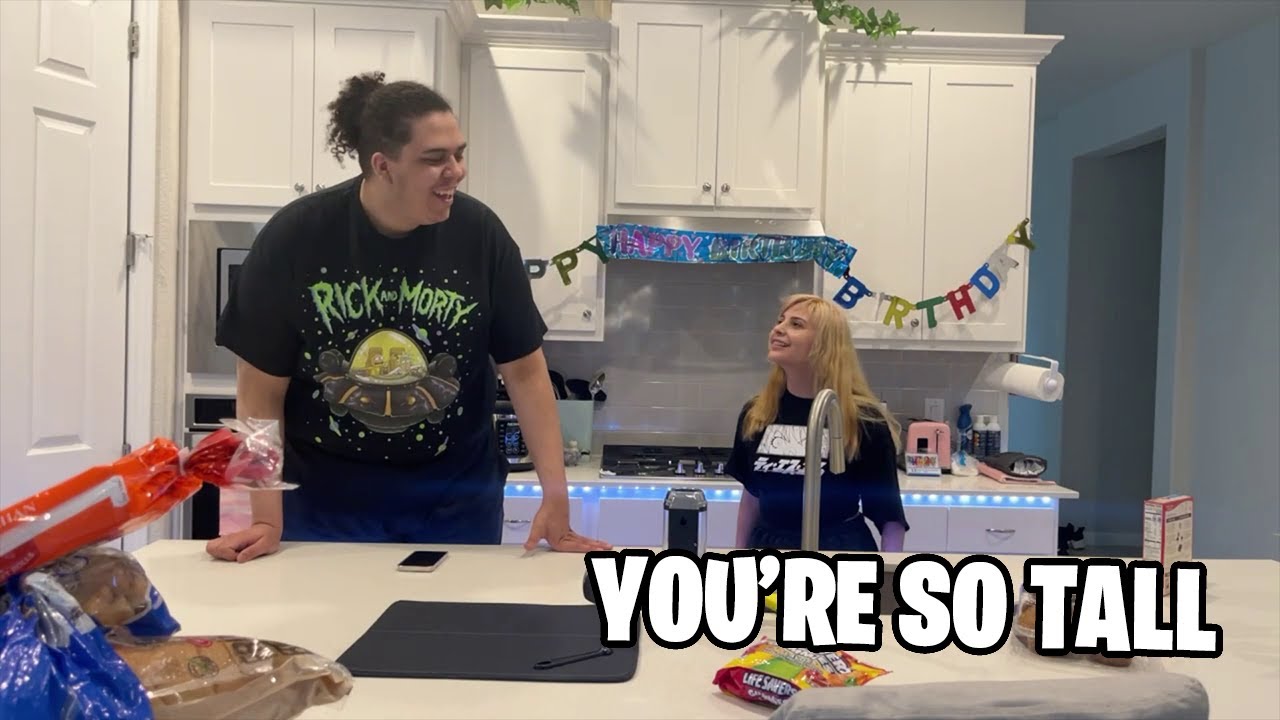 Zoil and Gigi compare heights - YouTube