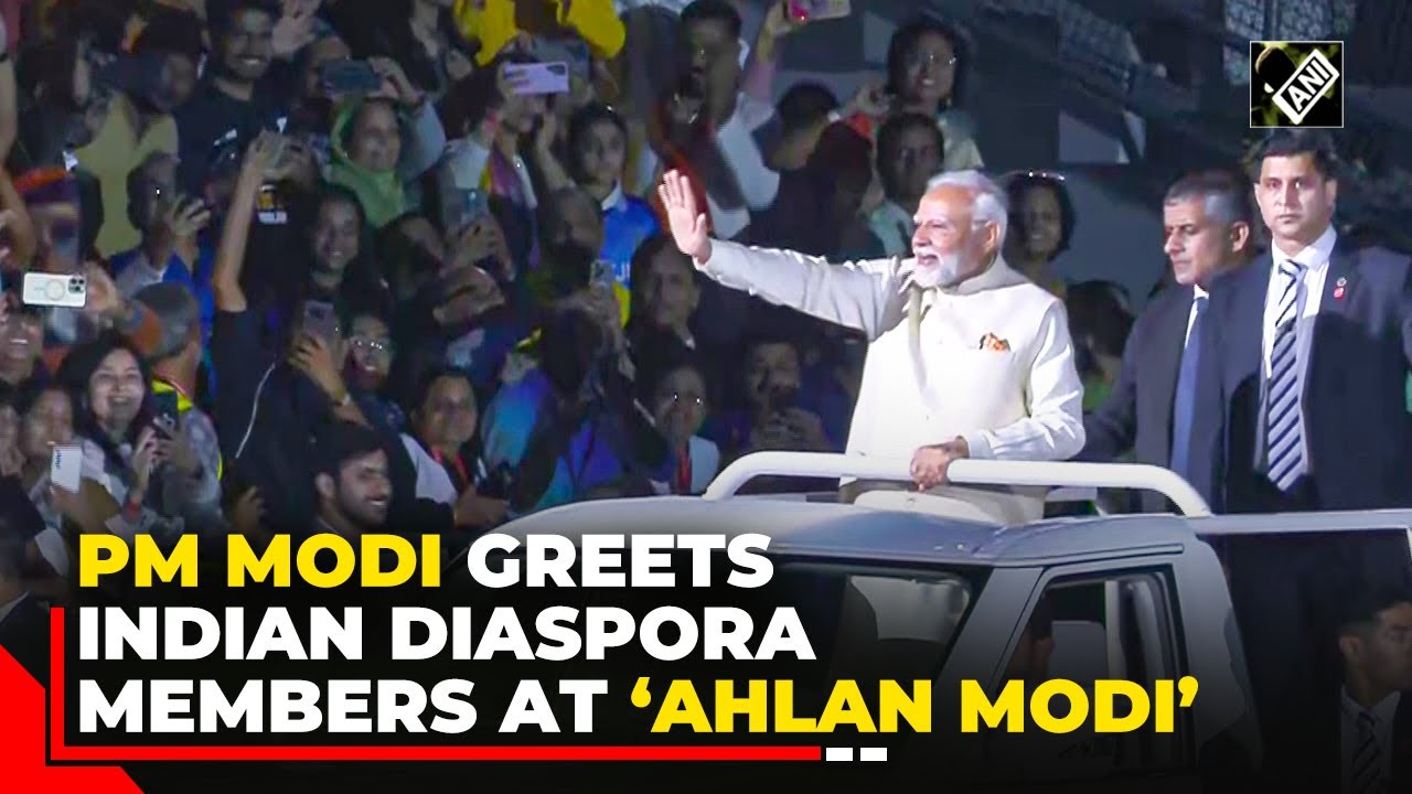 ‘Ahlan Modi’ event: PM Modi greets Indian Diaspora members at Zayed ...
