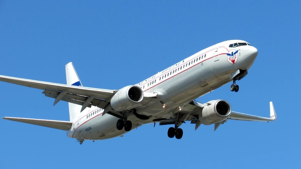 CONTINETAL RETRO LIVERY! United Boeing 737-900ER Landing at Newark ...