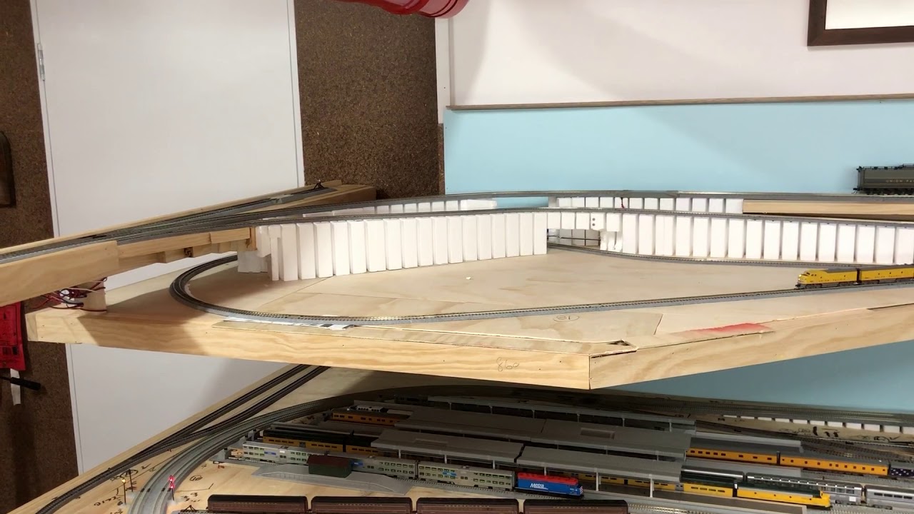 N scale UP loop crossover - YouTube
