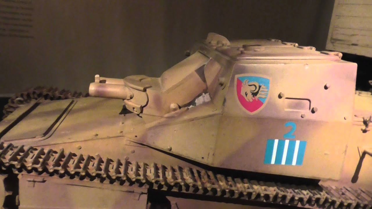 Italian L3/33 Carro Veloce Tankette - YouTube