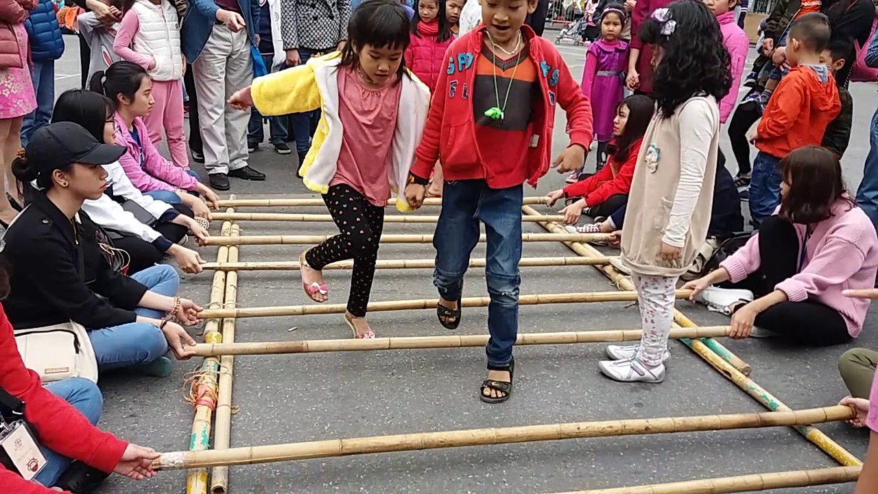 Vietnamese traditional games(1) - YouTube