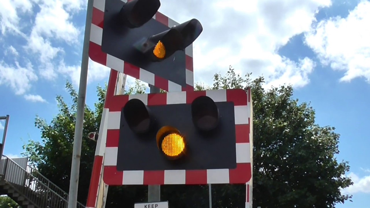 Rainham Level Crossing, Medway, Kent - YouTube