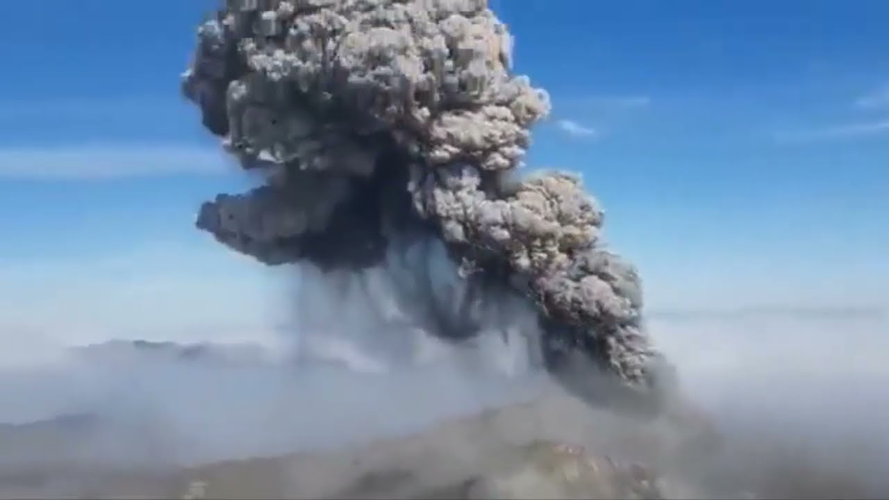 Russia: Ebeko volcano eruption today Kuril Islands | April 9, 2022 ...