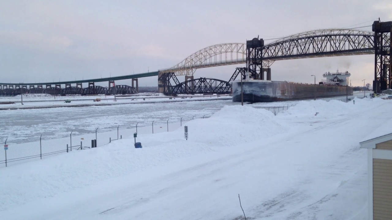 Great Lakes freighter American Integrity - YouTube
