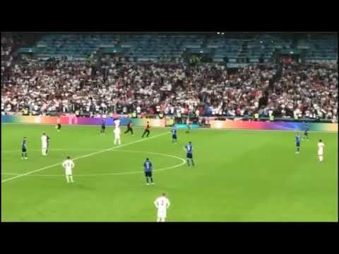 Euro 2020 Avrupa şampiyonası Final karşılaşması İtalya-İngiltere (Sahaya atlayan taraftar)