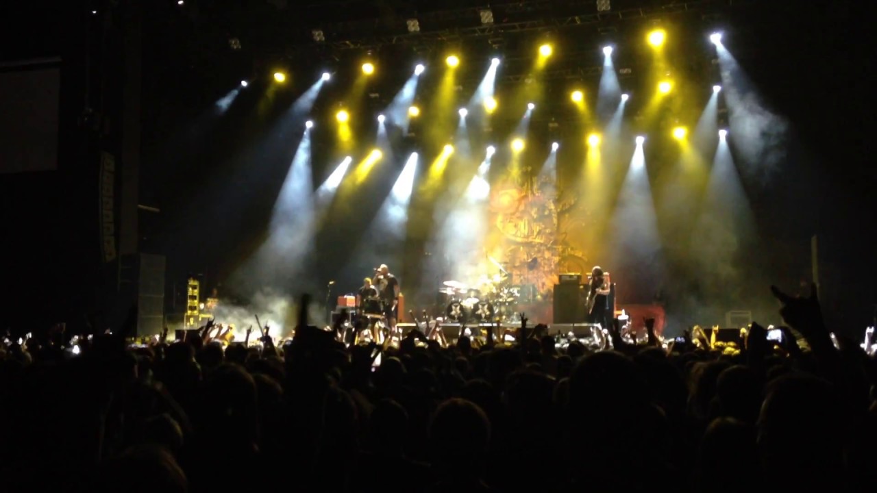 Sepultura - Ratamahatta live in Moscow Stadium Live 07/03/2017 - YouTube