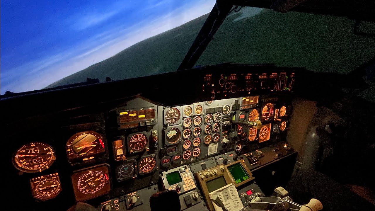 A Quick Video from my Experience at the Delta Airlines Museum B737-200 ...