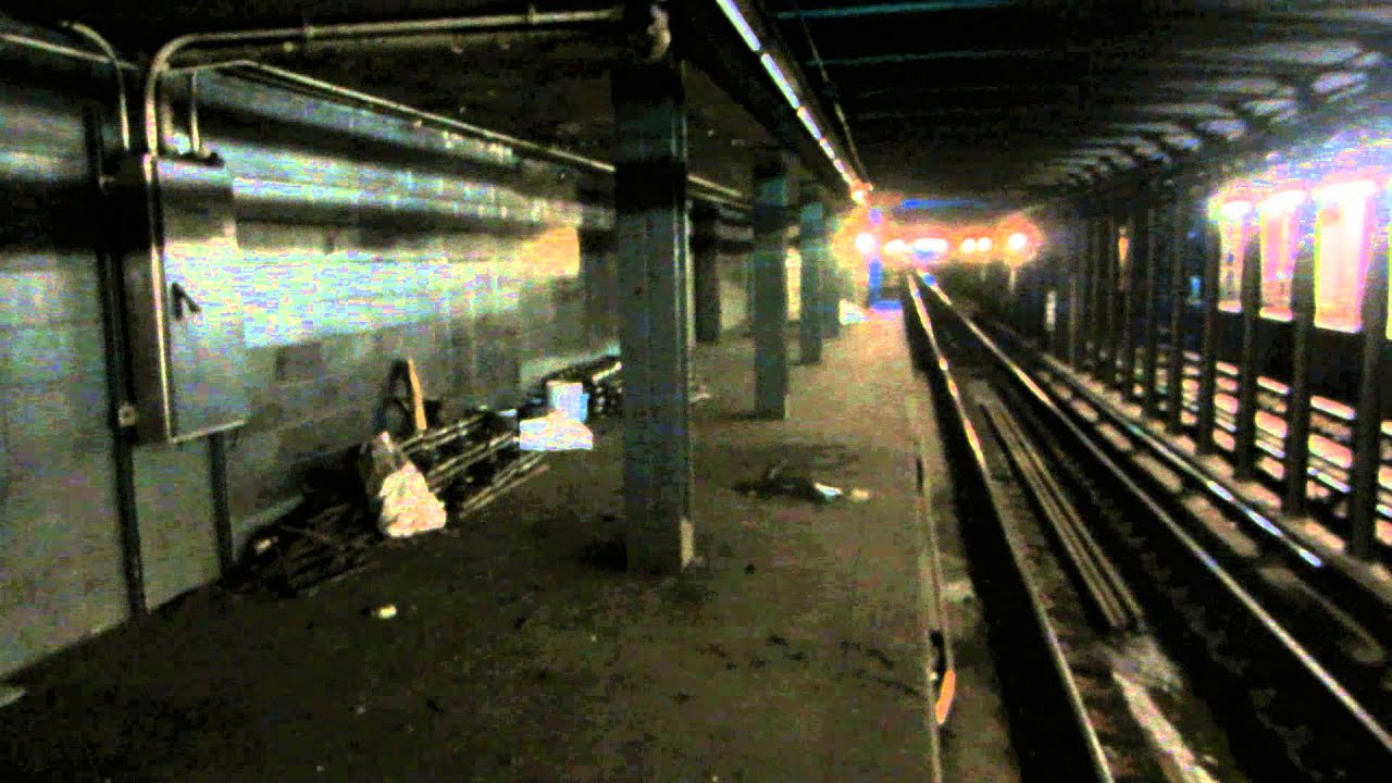 Walled-off platform at Rector Street (R) Train - YouTube