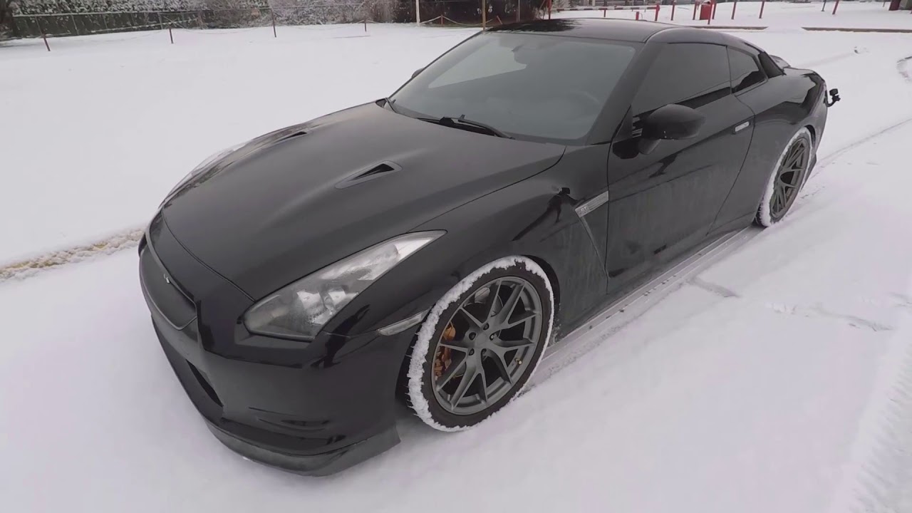 GT-R snow sliding! Christmas special! - YouTube
