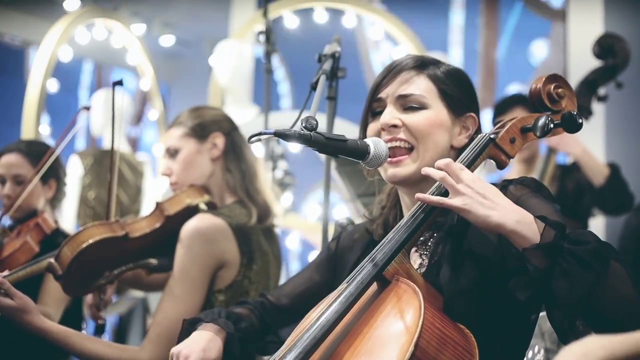 Eleuteria Arena - A metà (live orchestra version) - YouTube