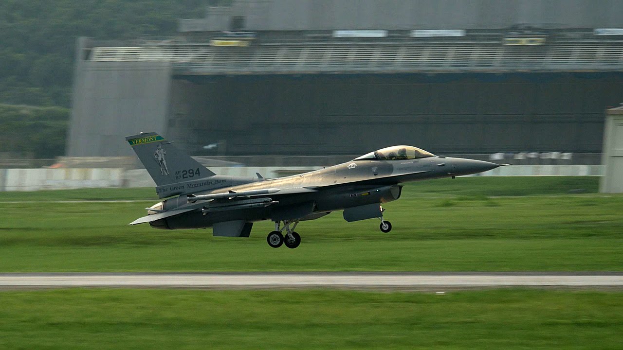 【4K】F-16 Fighting Falcon(158FW)_その1 Kadena Air Base June 29, 2015 - YouTube
