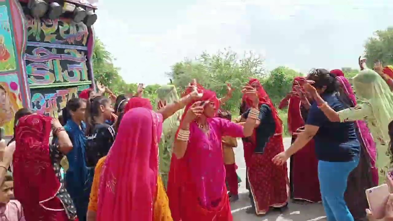 marwari song mai dance rajestani lugai k sang - YouTube