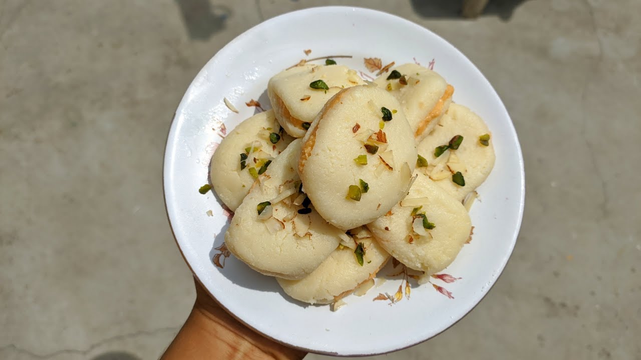 HOW TO MAKE CHOM CHOM | KOLKATA's FAMOUS SWEET | CHOM CHOM RECIPE - YouTube
